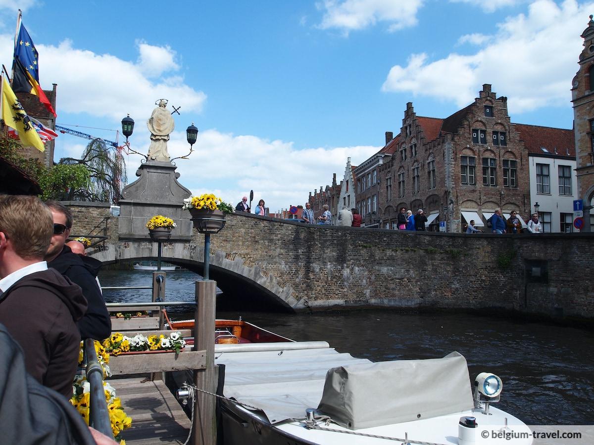 How to Ride a Boat in Bruges - Belgium Travel