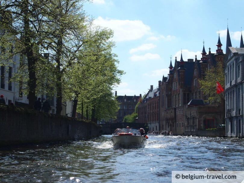How to Ride a Boat in Bruges - Belgium Travel