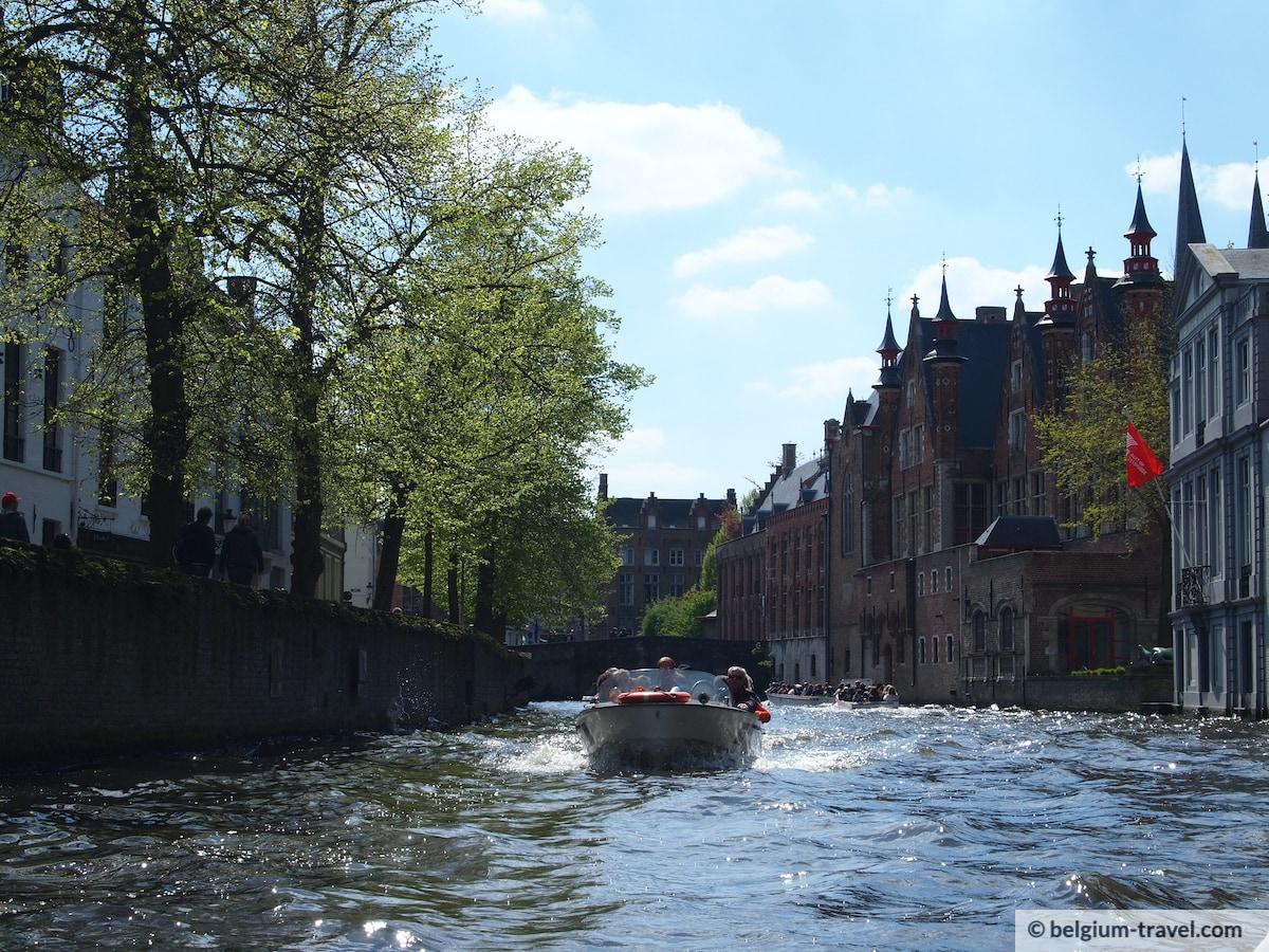 How to Ride a Boat in Bruges - Belgium Travel