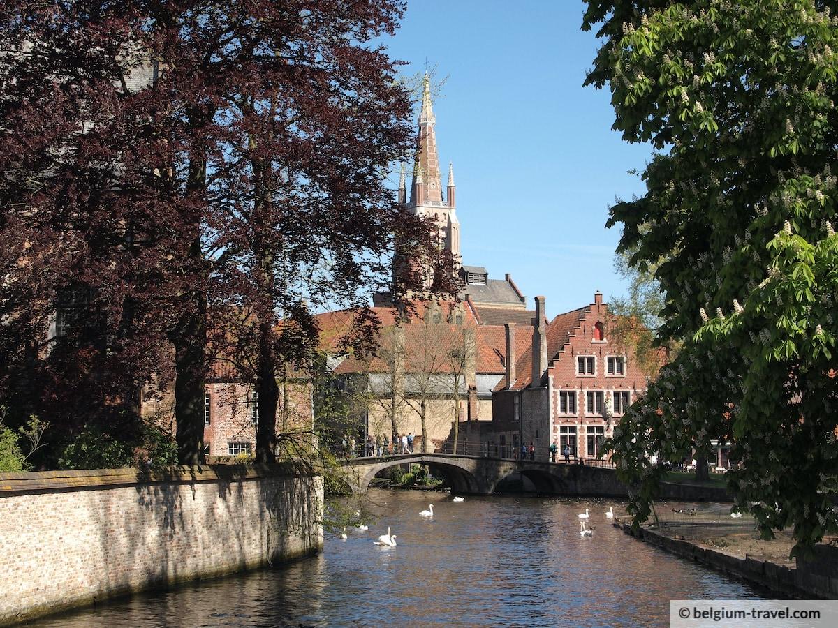 How to Ride a Boat in Bruges - Belgium Travel